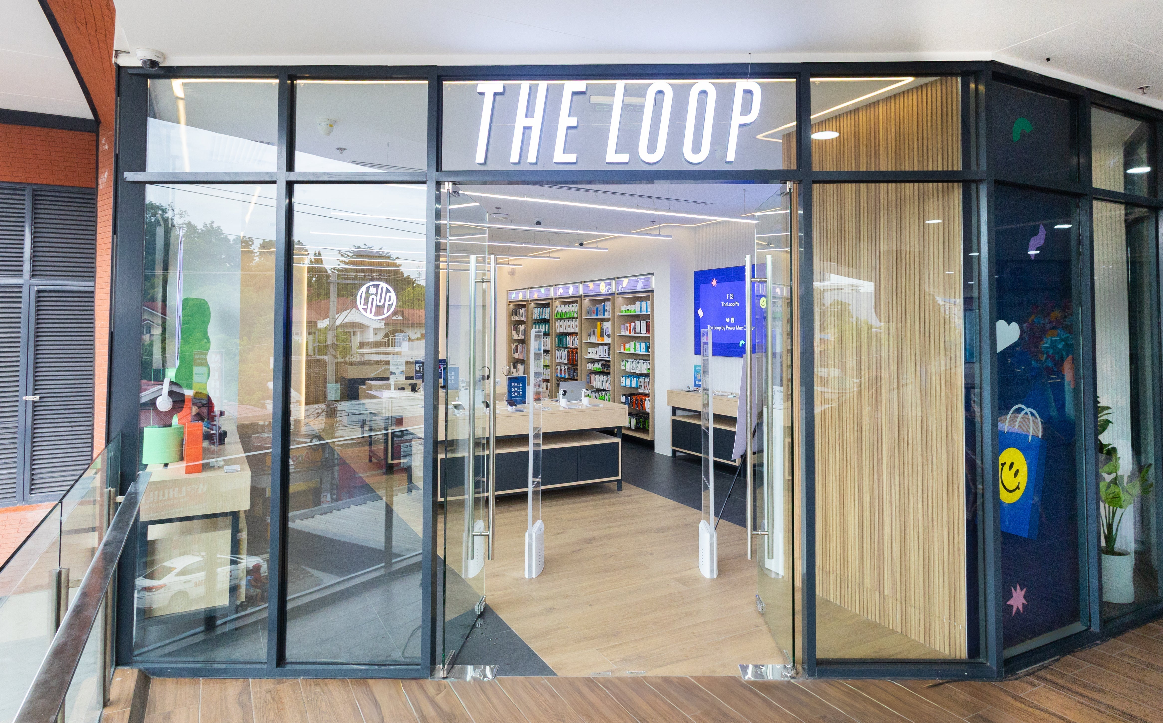 A new The Loop by Power Mac Center rises in Liloan
